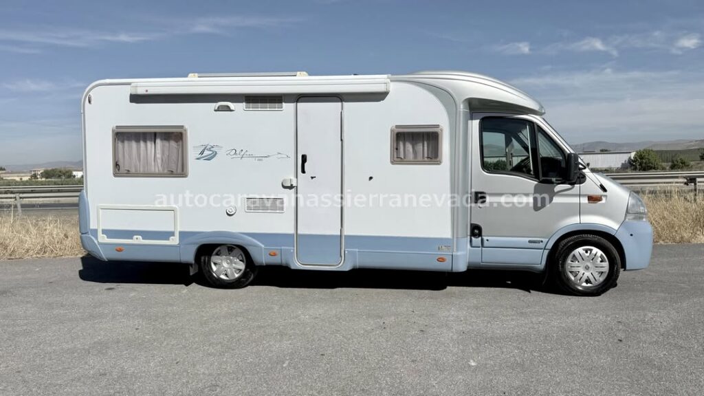 Perfilada BURSTNER DELFIN T680 segunda mano Autocaravanas Sierra Nevada ...